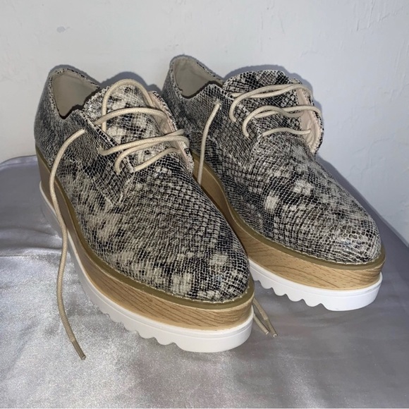 Cape Robbin | Shoes | Cape Robbin Snakeskin Platform Sneakers Size 7 ...